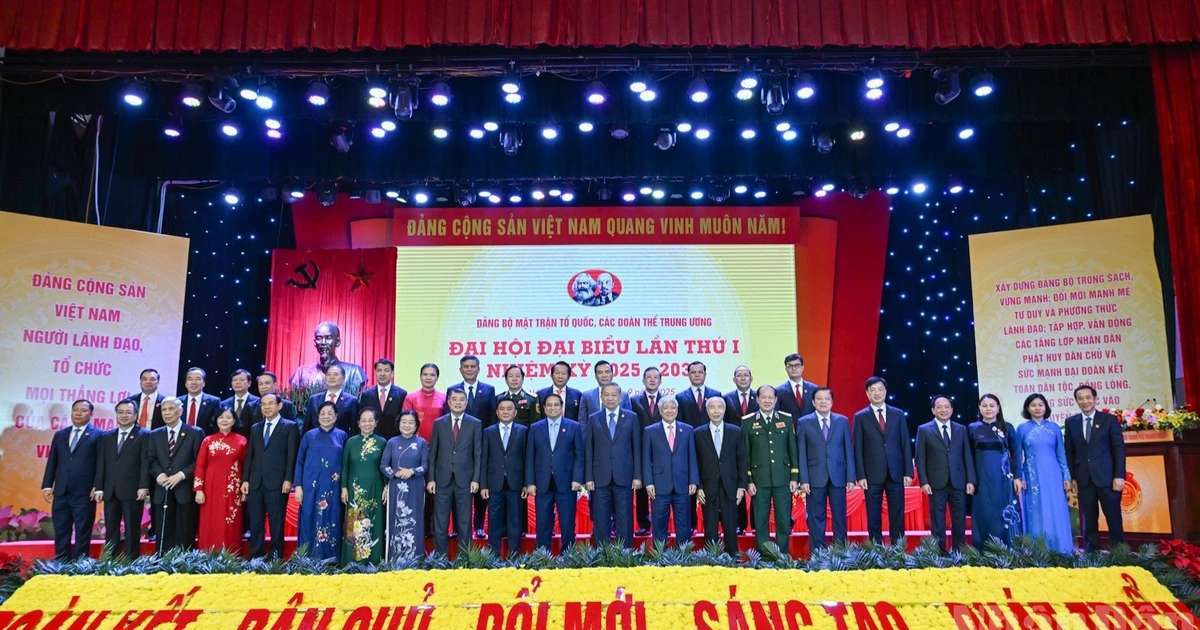 [Foto] Máximo líder partidista asiste a la inauguración de primera ...