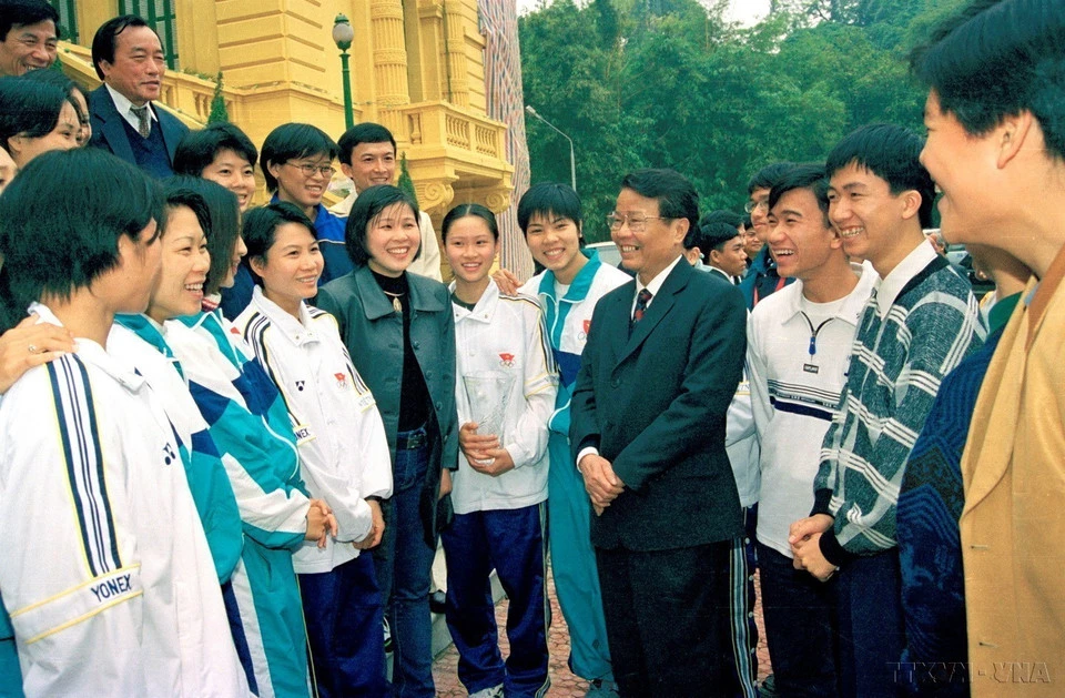 Expresidente vietnamita Tran Duc Luong: Un líder dedicado a la causa revolucionaria | Nhan Dan ...